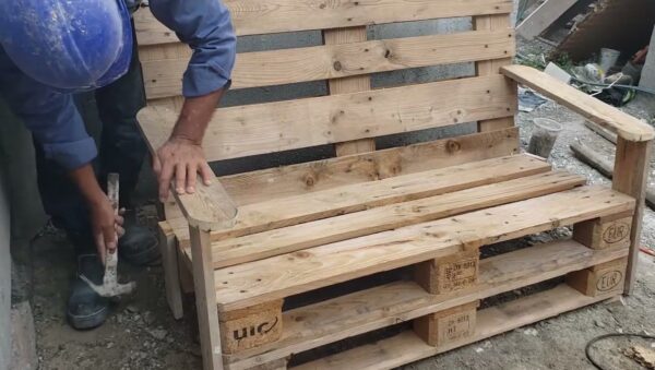Guía Esencial para Apilar Pallets Efectivamente | DIVANI